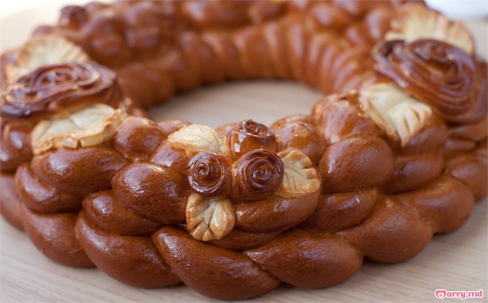 Colaci pentru orice tip de sărbătoare de la Patisserie Liberté